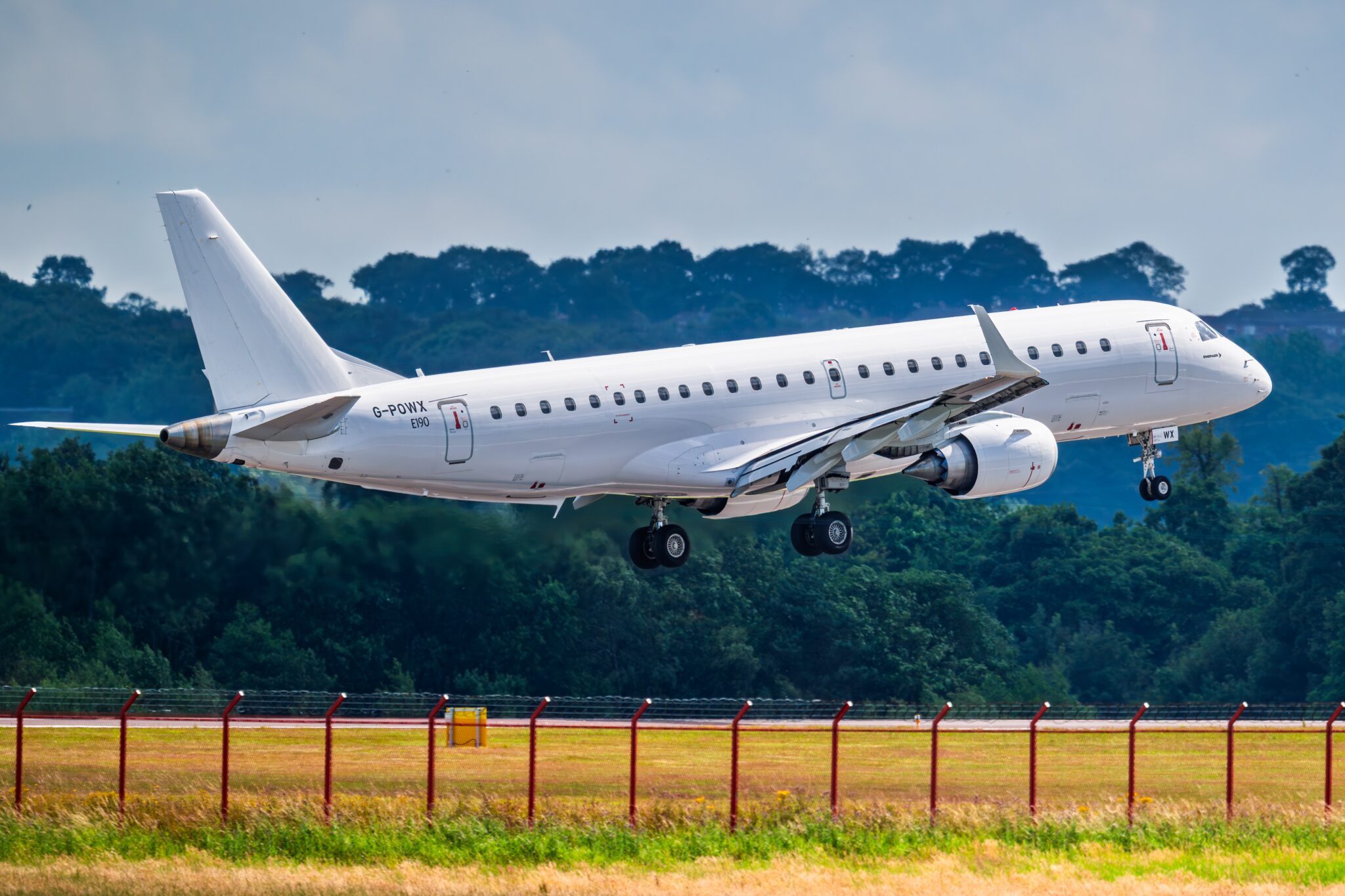 Titan Airways introduces first Embraer E190LR regional jet - Avia ...